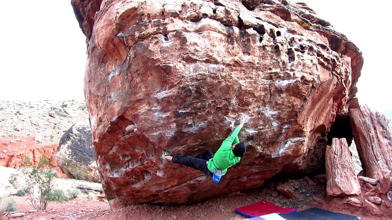 Red Rocks Bouldering: Monkey Bar Traverse (V7) - YouTube