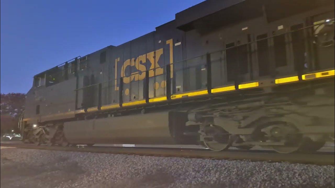 CSX train M58301 heads North an takes off with a short train - YouTube