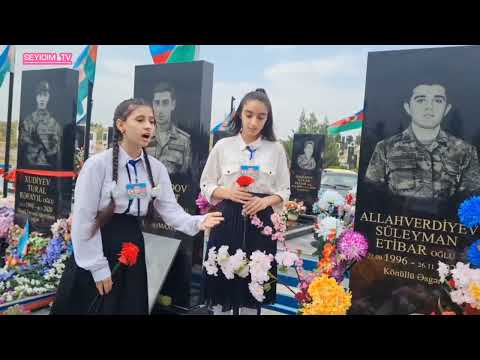 Ağdam rayon 3 saylı məktəbin şagirdləri Şəhid Məzarı Önündə Şeyirlər Səsləndirdilər
