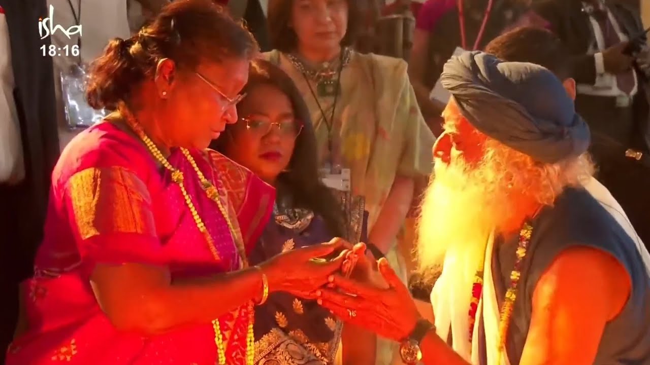 President Droupadi Murmu With Sadhguru At Isha Foundation ...