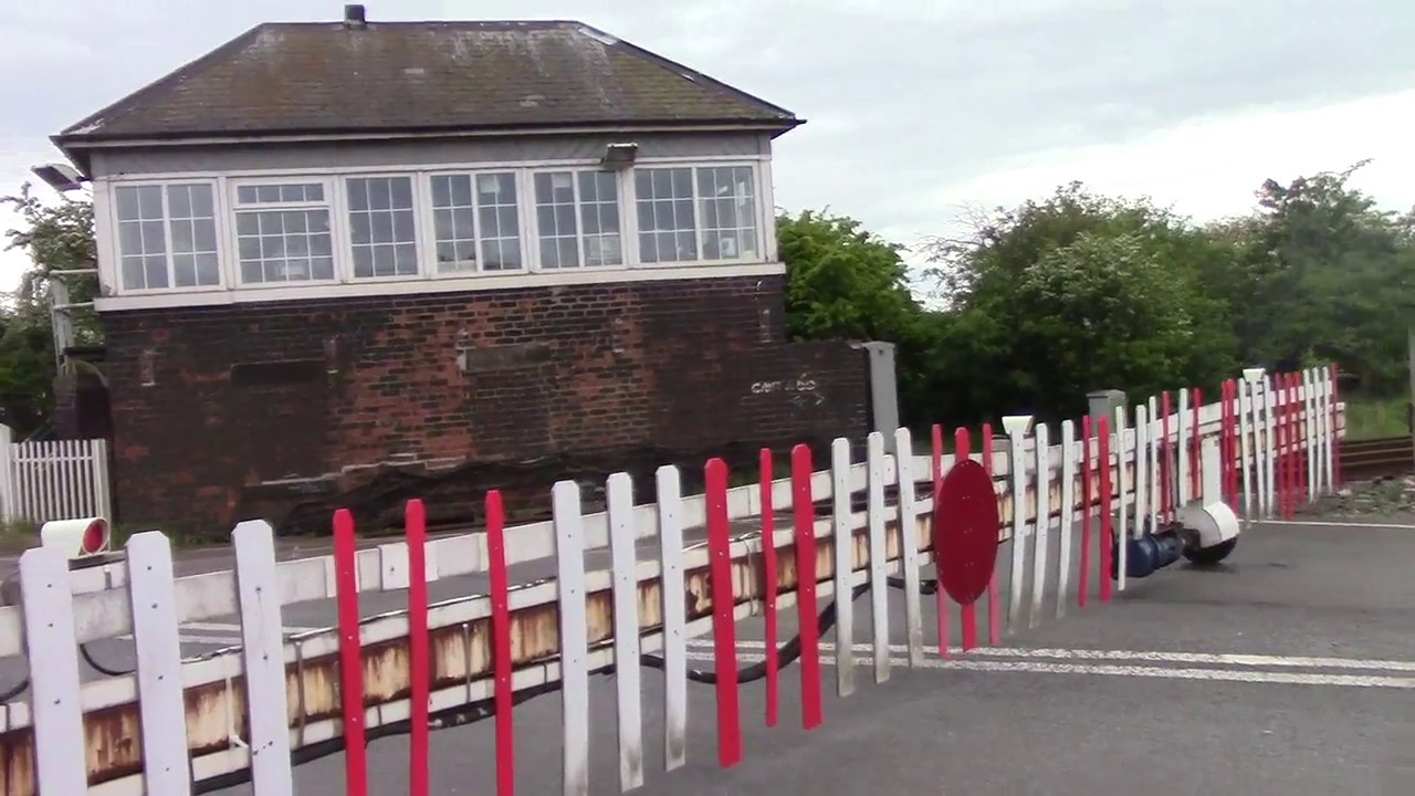 Urlay Nook Level crossing - YouTube