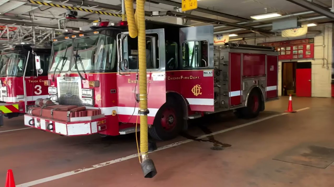 Chicago Fire Department Squad 1 & 271 Responding - YouTube