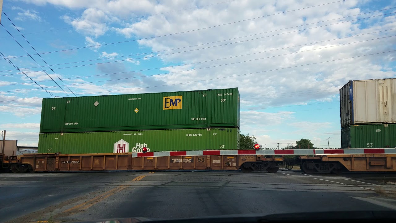 Union Pacific Intermodal Train and Arrowedge in 4K - YouTube