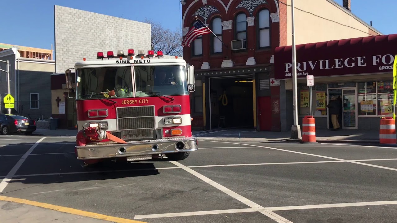 JERSEY CITY FIRE DEPARTMENT ENGINE 22 RESPONDING FROM QUARTERS IN ...