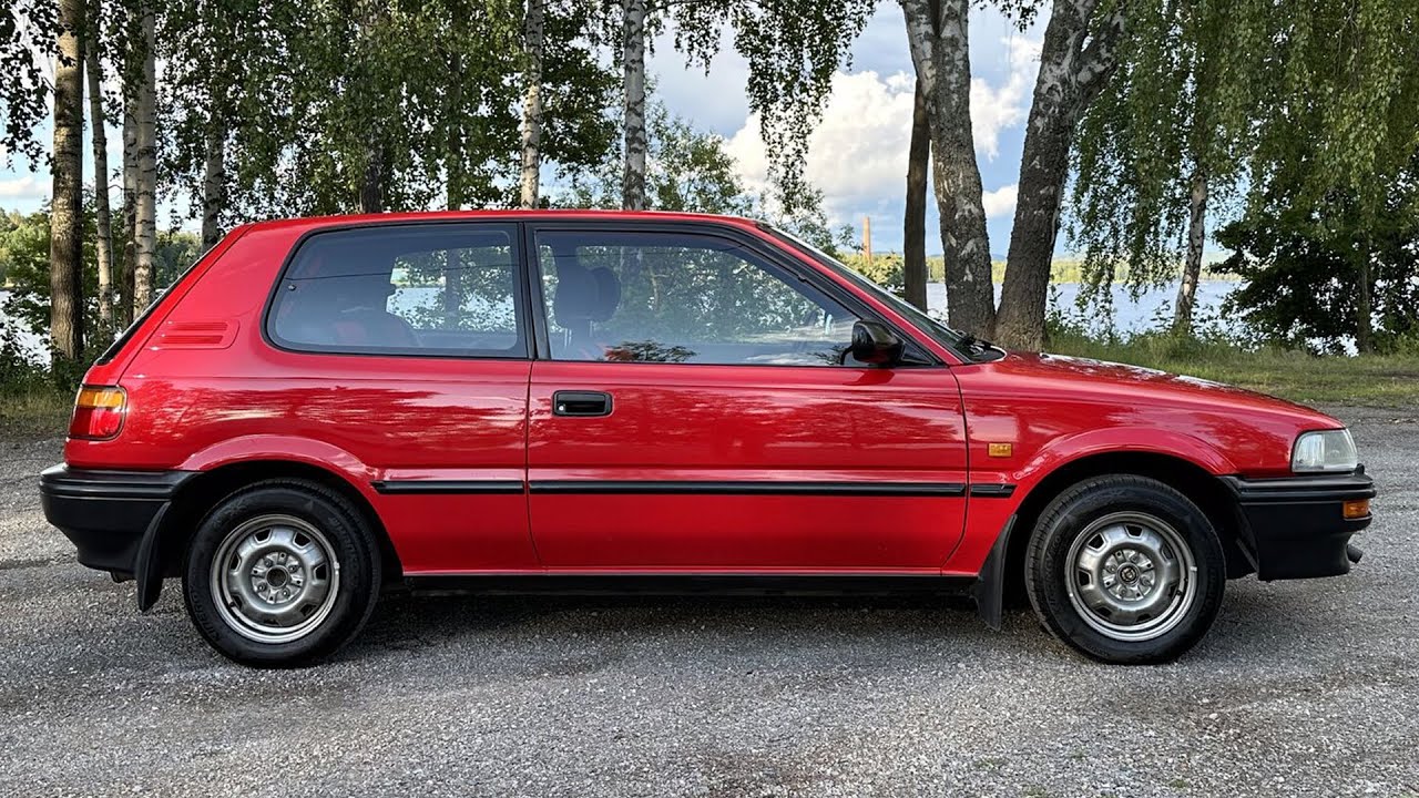 Toyota Corolla XLi – Walkaround Exterior & Interior & Engine Sound ...