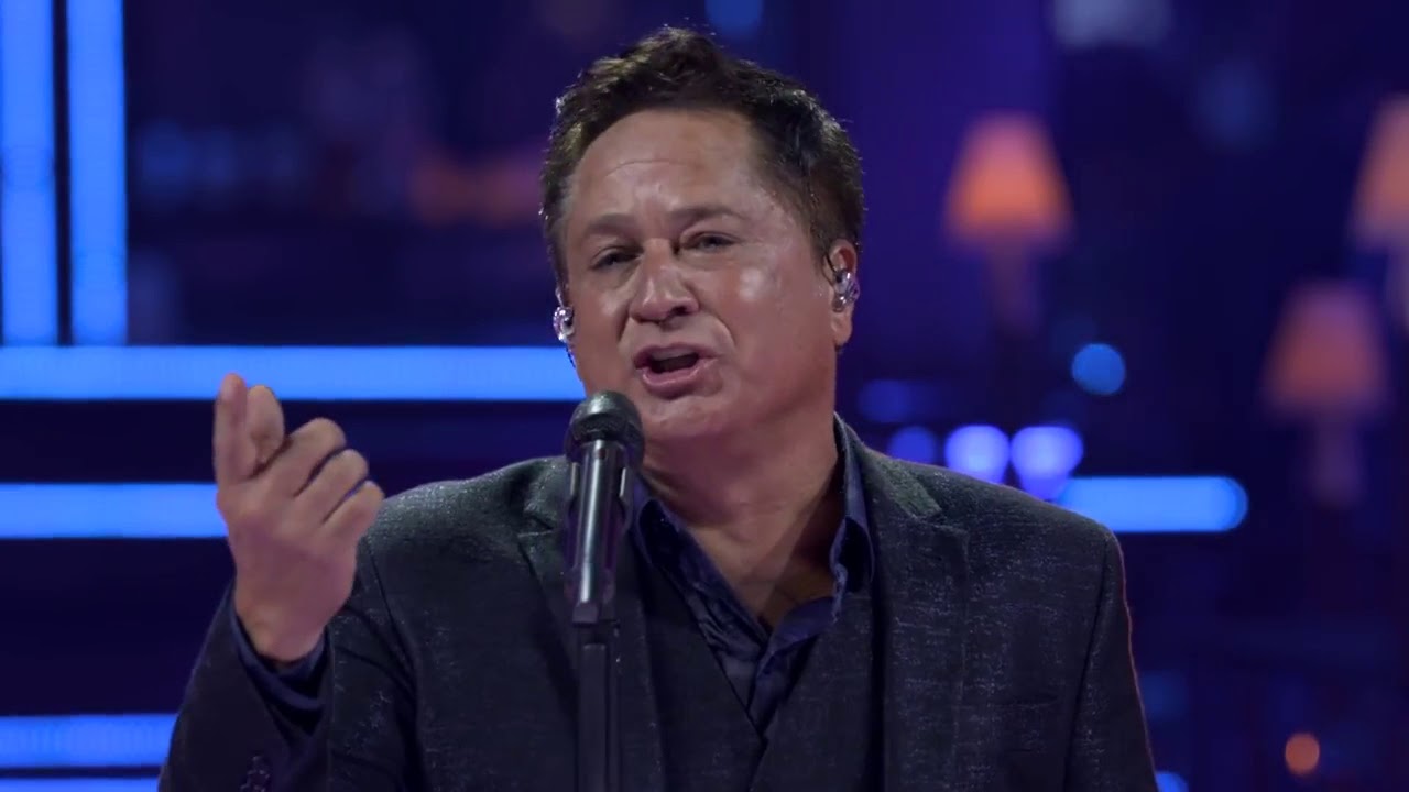 Leonardo Quem é que chora por mim Oficial - YouTube