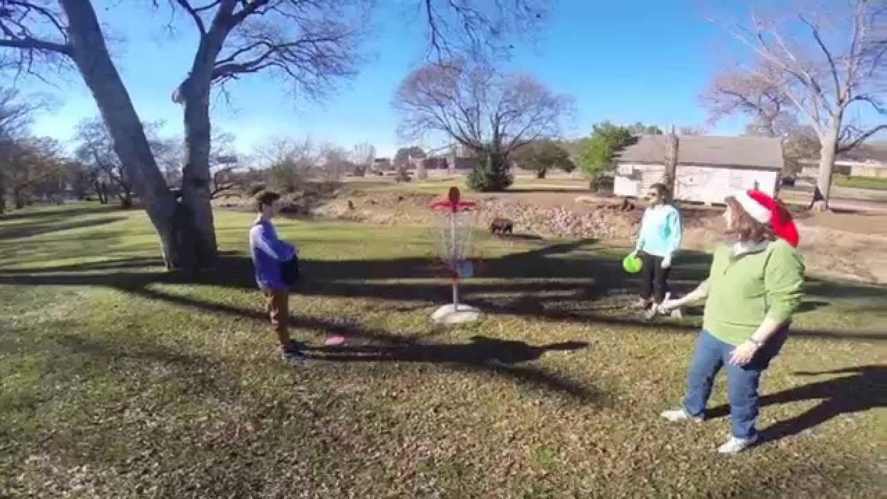 Family Disc Golf Christmas 2014 at Dinglewood Park - YouTube