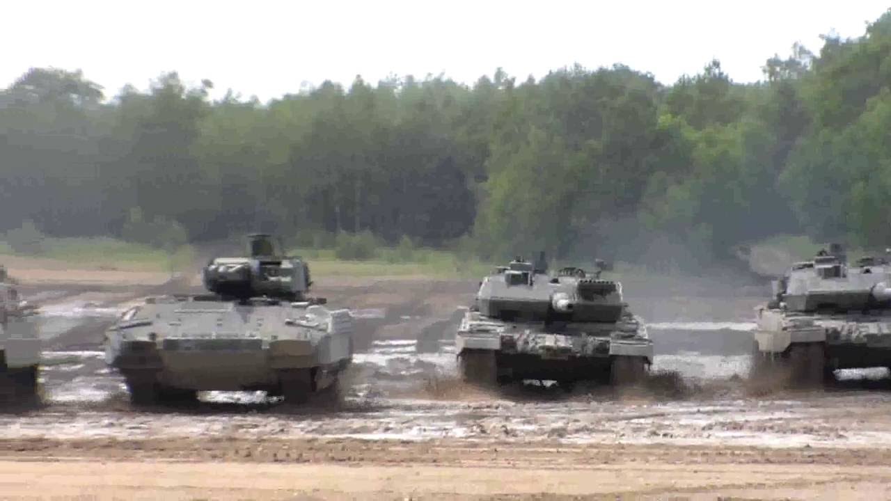 Panzer Parade beim Tag der Bundeswehr in Munster 2016 - YouTube