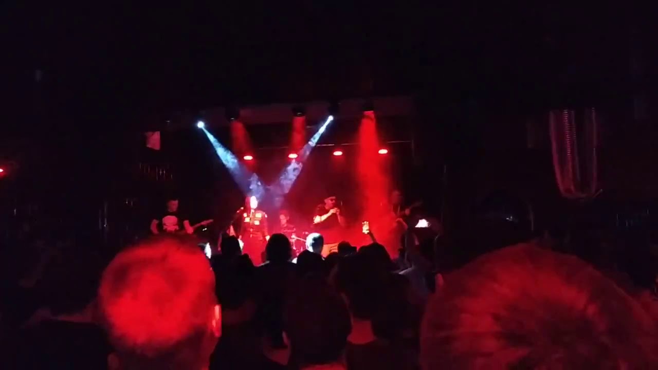 Гурт ПИРЯТИН - Човник (live in Volume Club) - YouTube