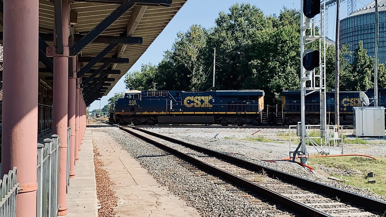 NB CSX M410-10 over the Selma diamond - YouTube