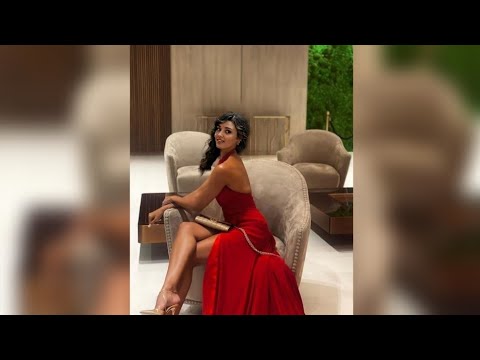 Hande Erçel Kırmızı Dekolteli Elbisesiyle Davetiye Katıldı...@Mobilyaevi