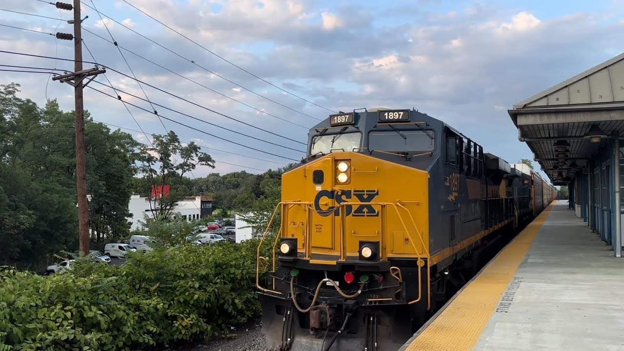 Railfanning at Union,NJ Ft: CSX 1897 *Monon* & Lufthansa Boeing 747 ...