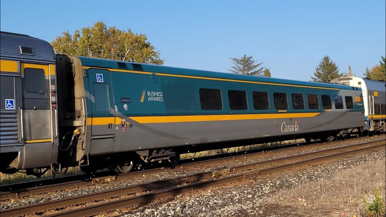 (Odd Assignment) (Hep-1 Budd Coach 8102) VIA 76 - 904 In Lynden Ontario ...