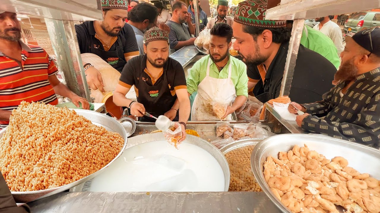 Non-Stop Famous Chana Chaat | Pakistan Street Food | Street Dahi Chana ...