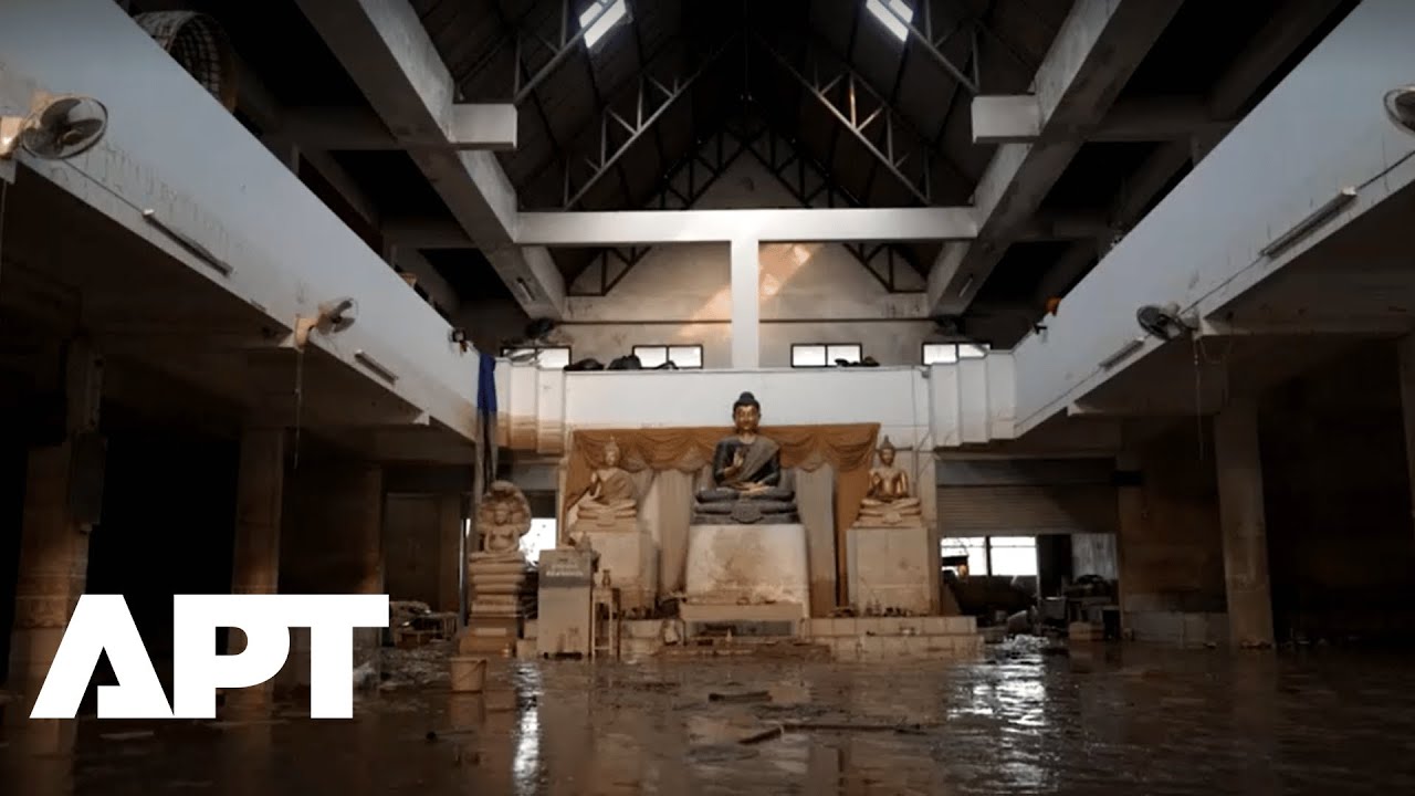 Temple With 35m Reclining Buddha Submerged: Thai Monks Begin Cleanup ...