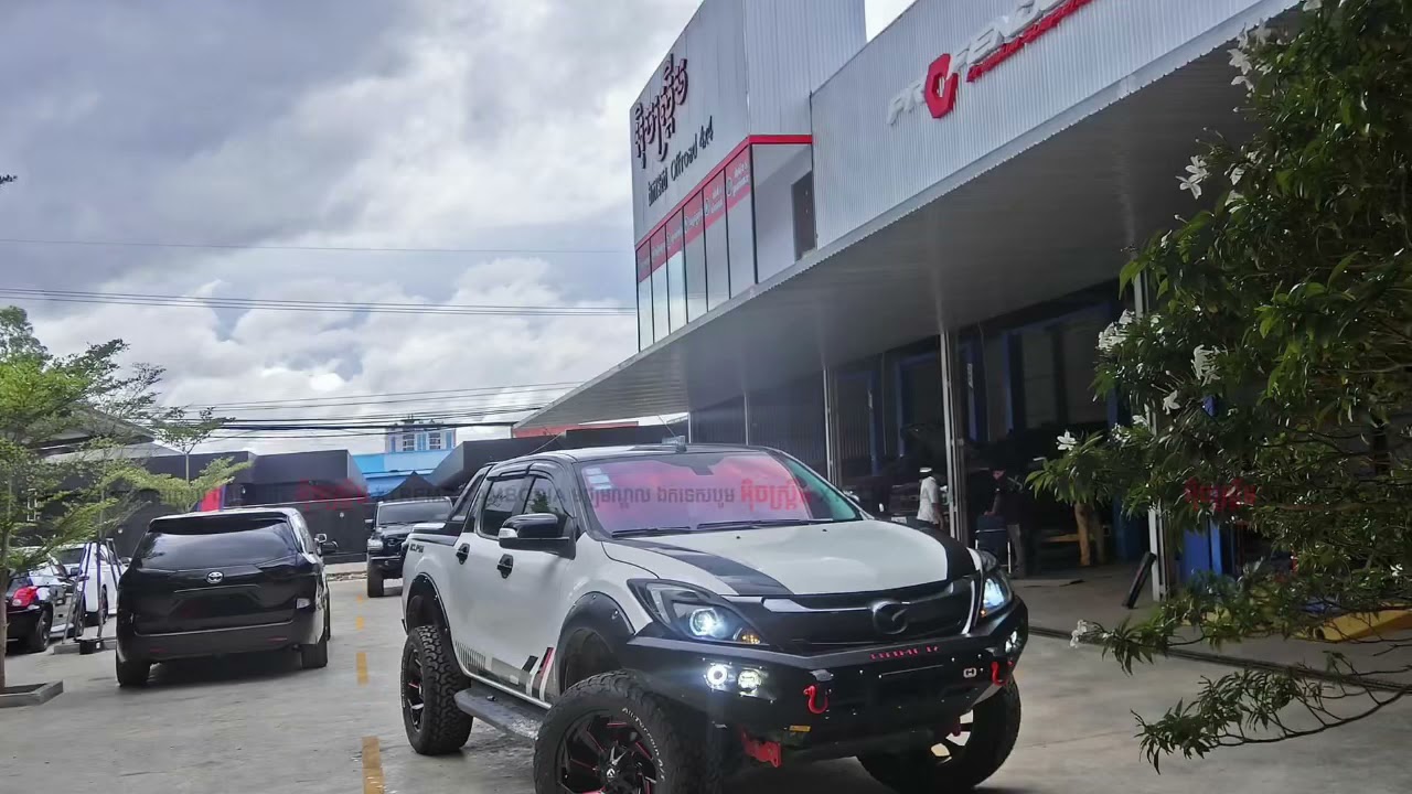 Mazda BT 50 modified off-road - YouTube