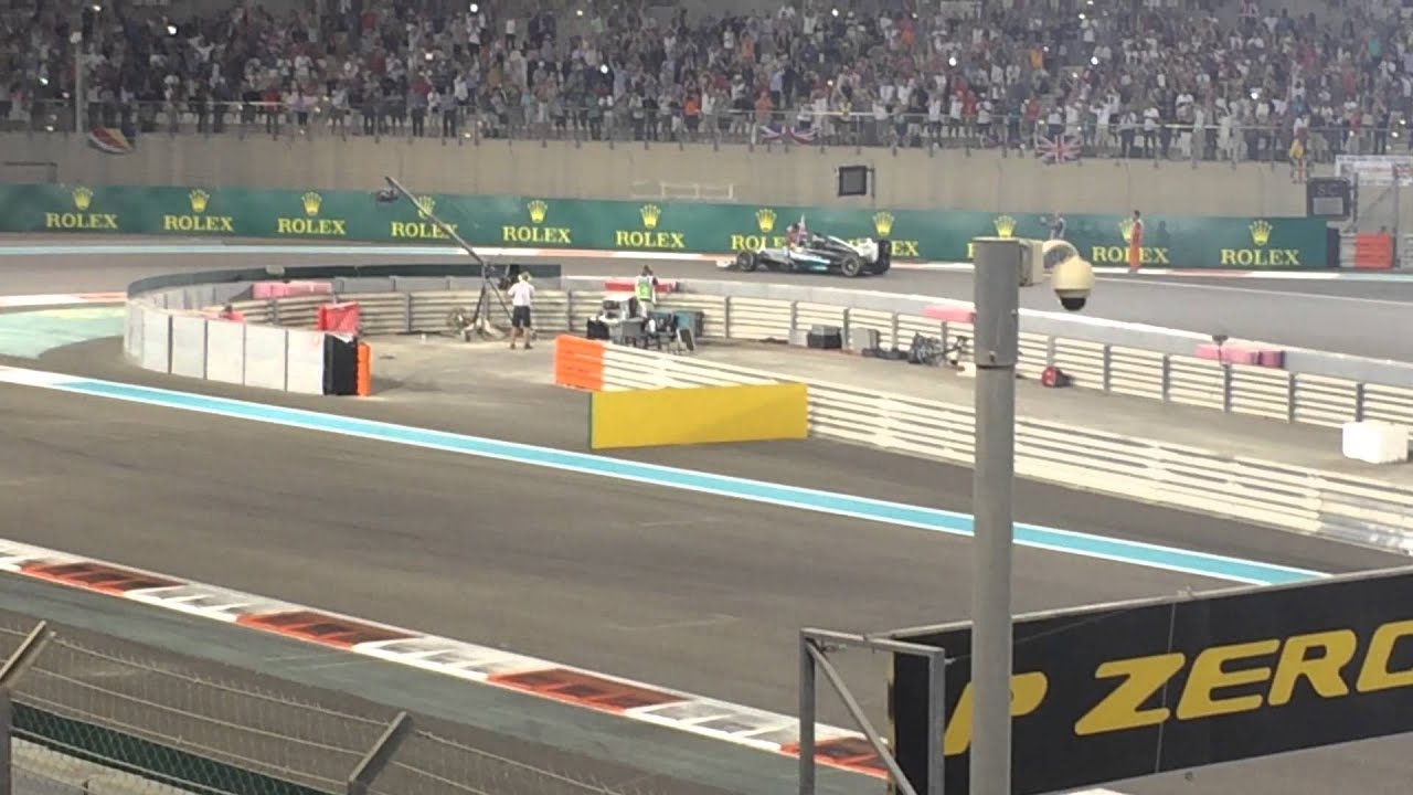 Lewis Hamilton celebration burnout wheel spin and Union Jack flag F1 ...