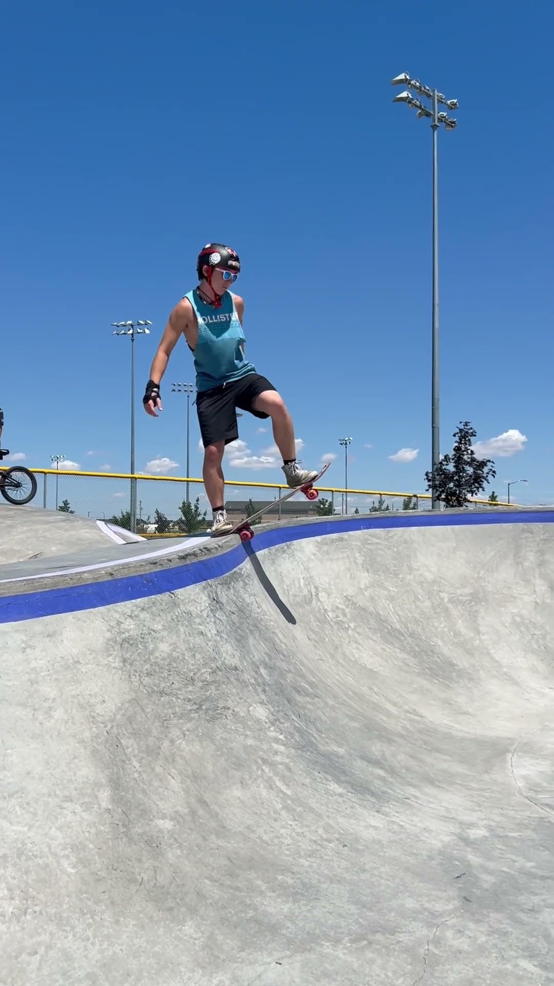 Droppin in at discovery#skateboarding#sk8ing#mgk#skatepark#bowl# ...