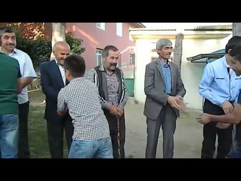 Anadoluda Bayram namazi sonrasi buyukler kapiya durur cikan yaninda durur tum cemaat bayramlasir