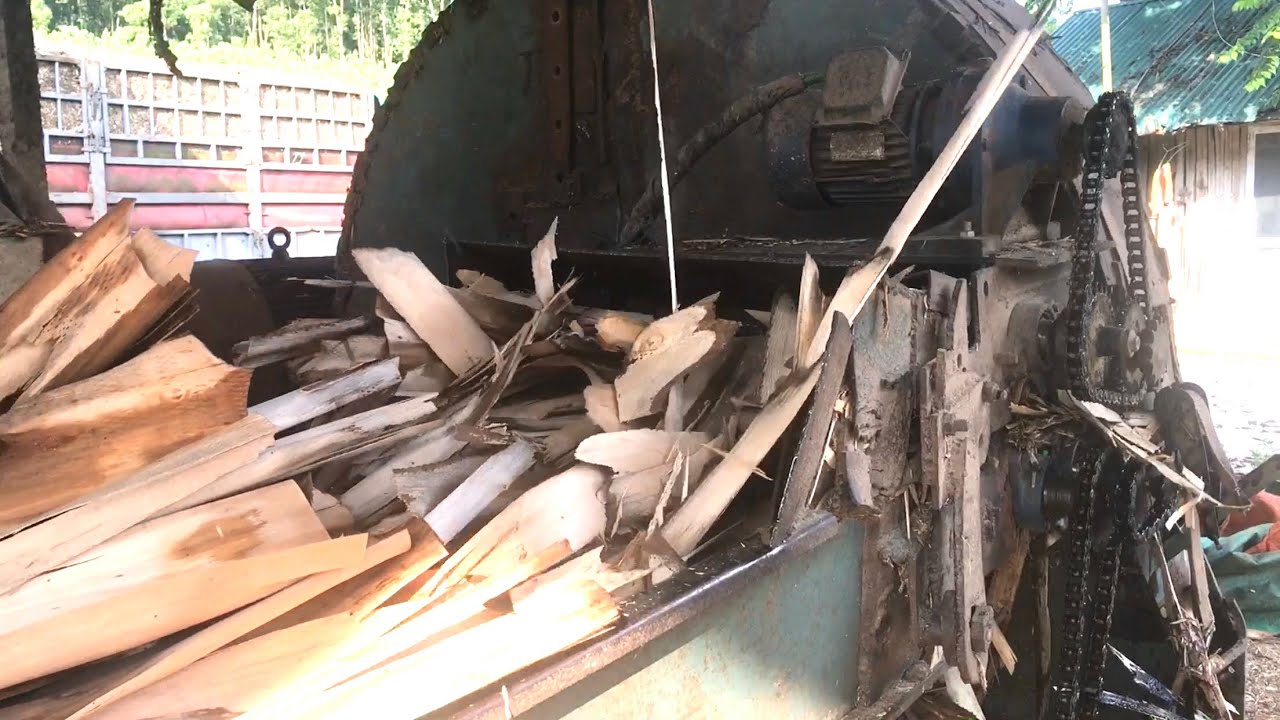 Wood chipping of all kinds / raw materials for paper production # ...