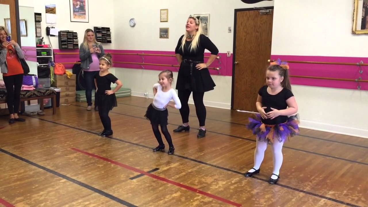 Halloween Tap Dance in Preschool Combo - YouTube