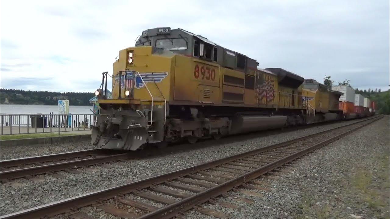 (Southbound) UP Intermodal Train passes through the Titlow Beach Railroad Crossing. - YouTube