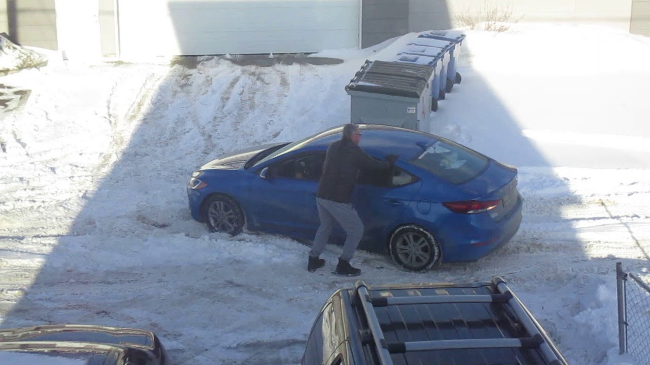 WINNIPEG DRIVERS STUCK IN SNOW - FUNNY!!!!!!!! - YouTube