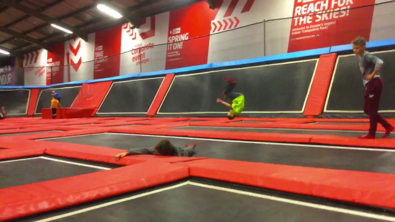 Epic flips at trampoline park!! - YouTube