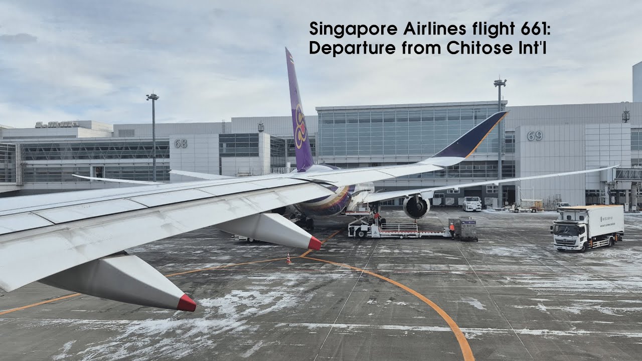 Singapore Airlines flight 661 departure from Chitose Int'l - YouTube