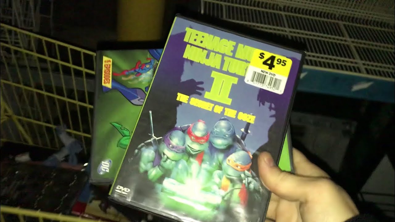 Dumpster Diving Dollar General for Free Movies - YouTube