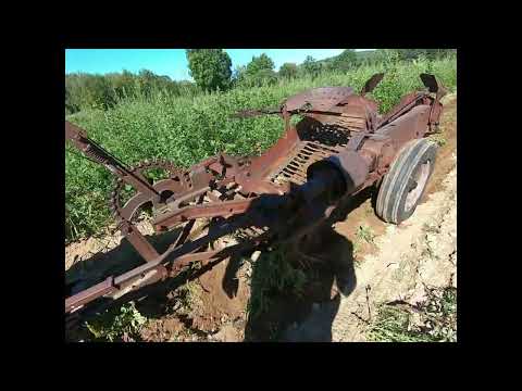 # 476 Digging potatos with the International potato digger - YouTube
