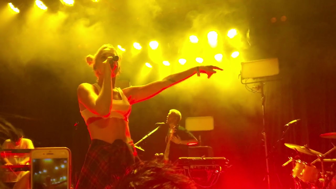 Peach – BROODS 9/26/18 Fox Theatre - YouTube