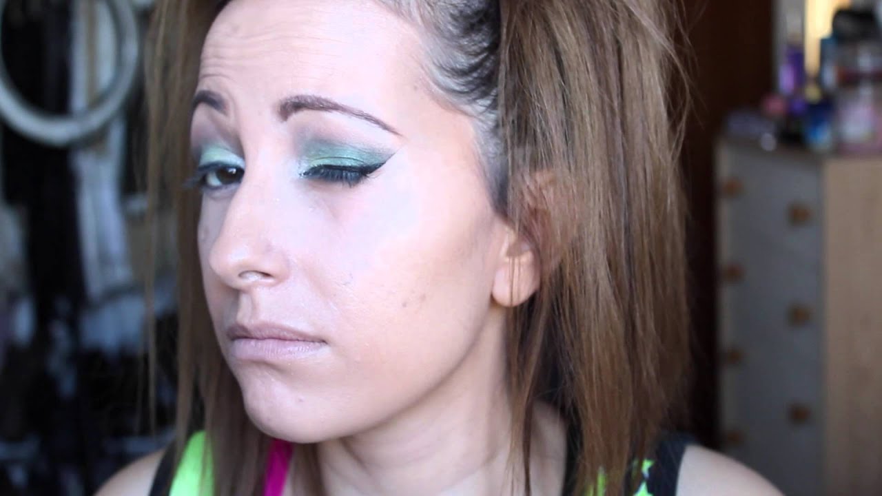 Matrix Comp Makeup - YouTube