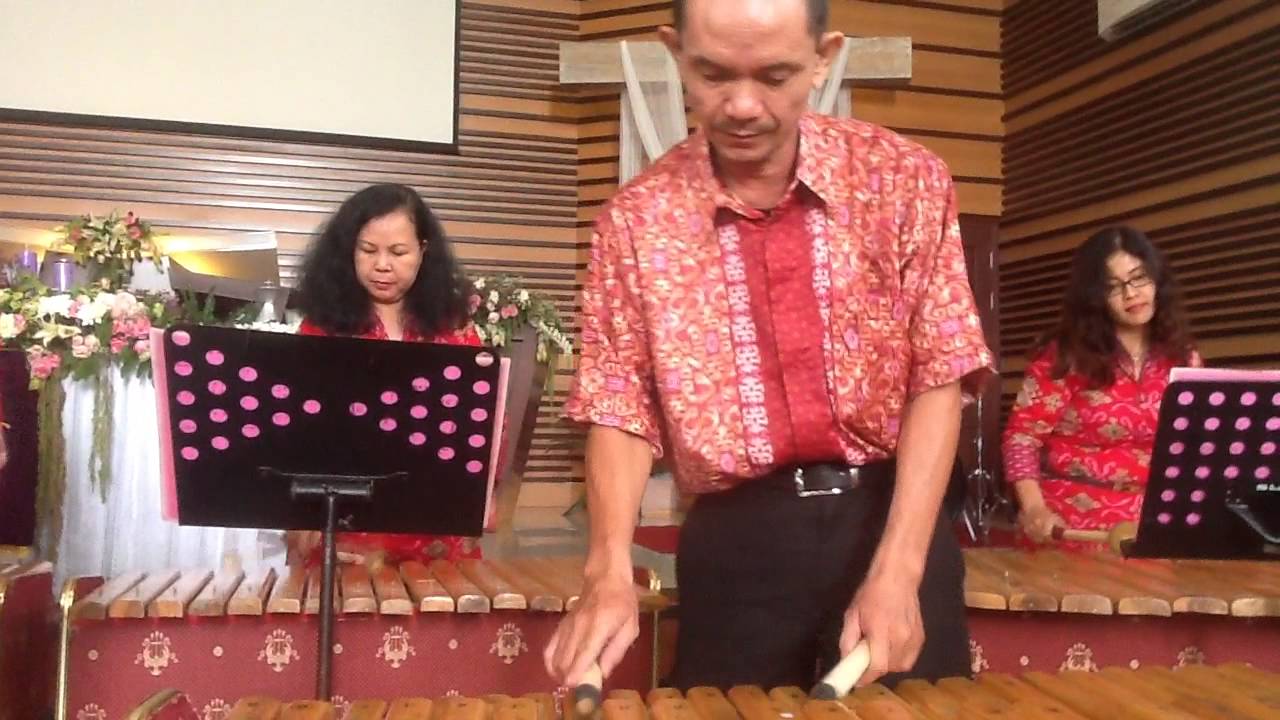 Kolintang Gloria di GKI Araya - YouTube