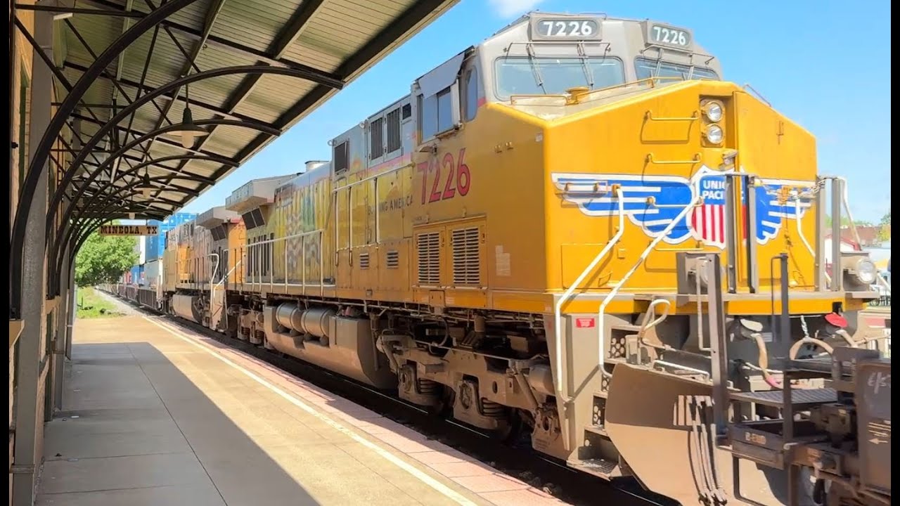 2025-06-17 Union Pacific Monster Intermodal Train - YouTube