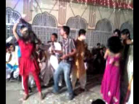 umer iqbal mehndi dance khambi - YouTube