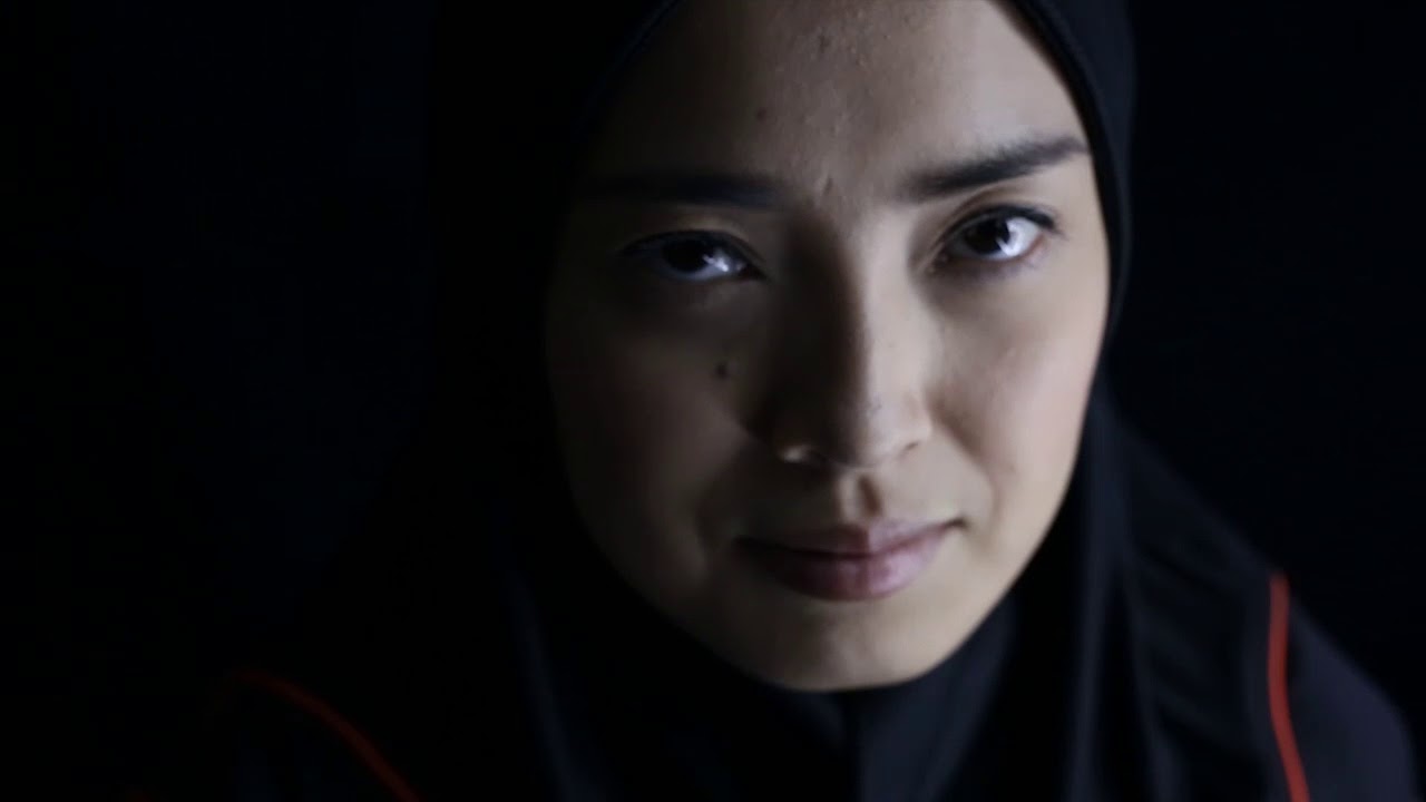 Raqtive Sports Hijab Black X Streaks - YouTube