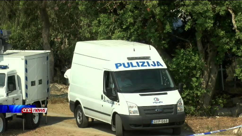 Il-Pulizija tinvestiga l-qtil tripplu f'Birżebbuġa. - YouTube