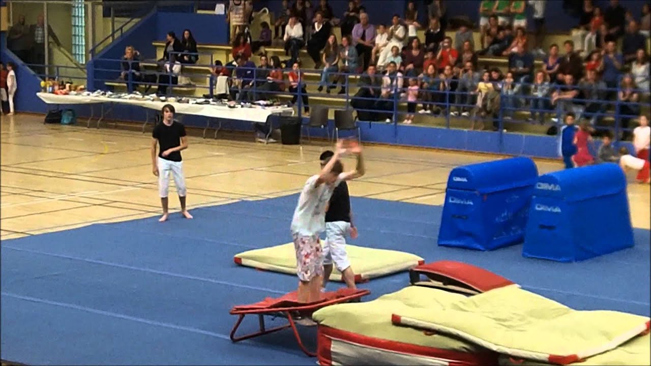 Physical Elements ~ Spectacle de Gym (Parkour & Freerunning) - YouTube