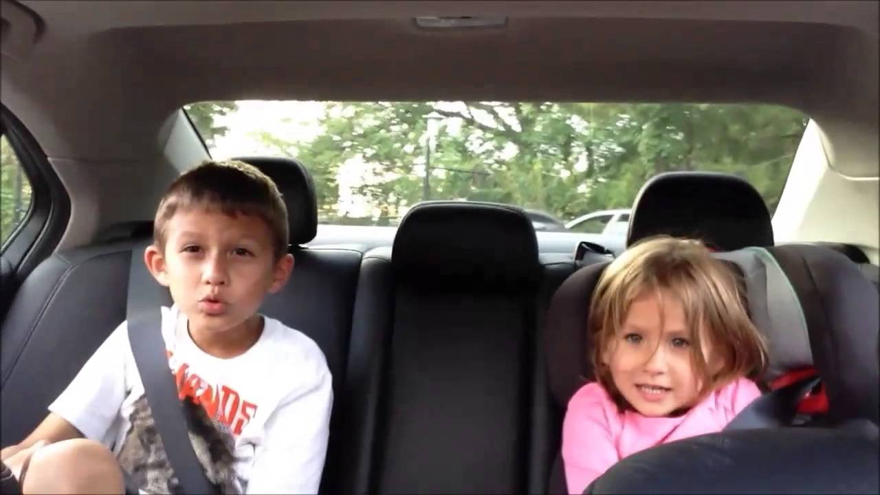 The Great Debate: Driving and Talking (In Spanglish) - YouTube