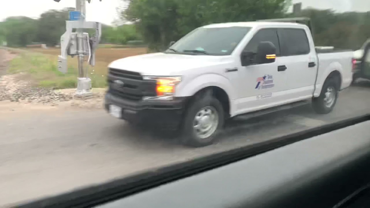 TDOT TEXAS DEPARTMENT OF TRANSPORTATION PICKUP TRUCK PASSING - YouTube