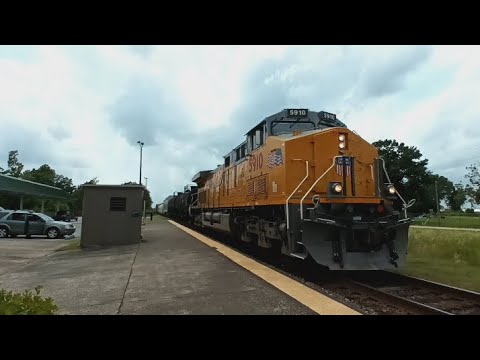UP #5910 leads and Head's West and has The New Paint Scheme! - YouTube