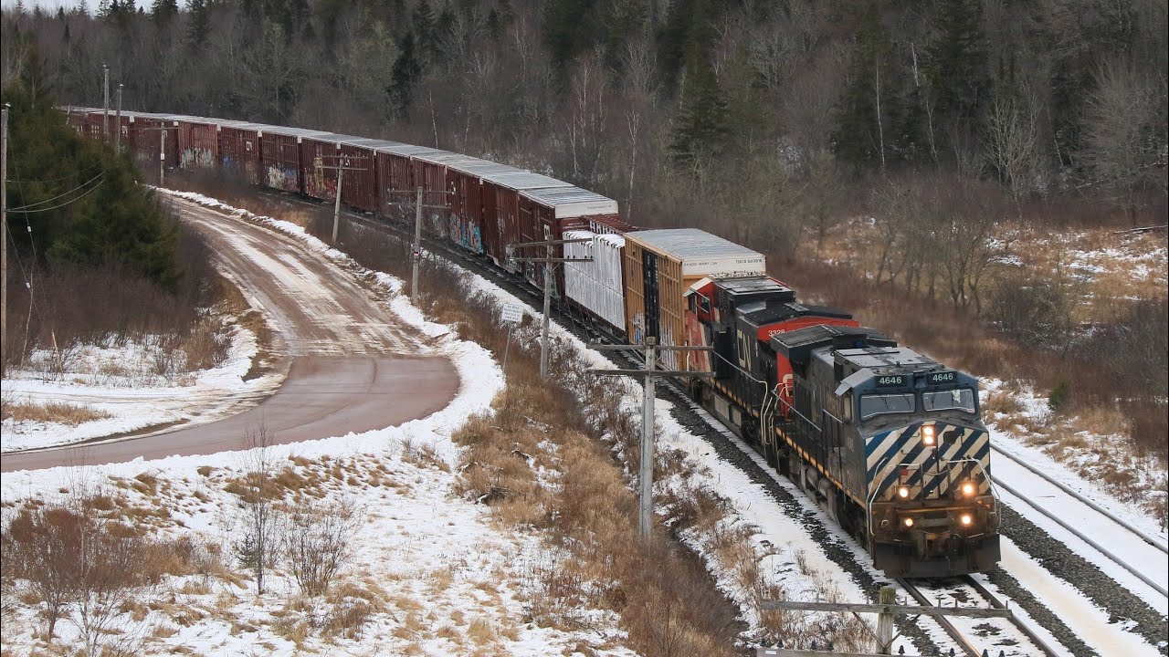 BC Rail 4646 Leads CN 507 At Springhill Junction - YouTube