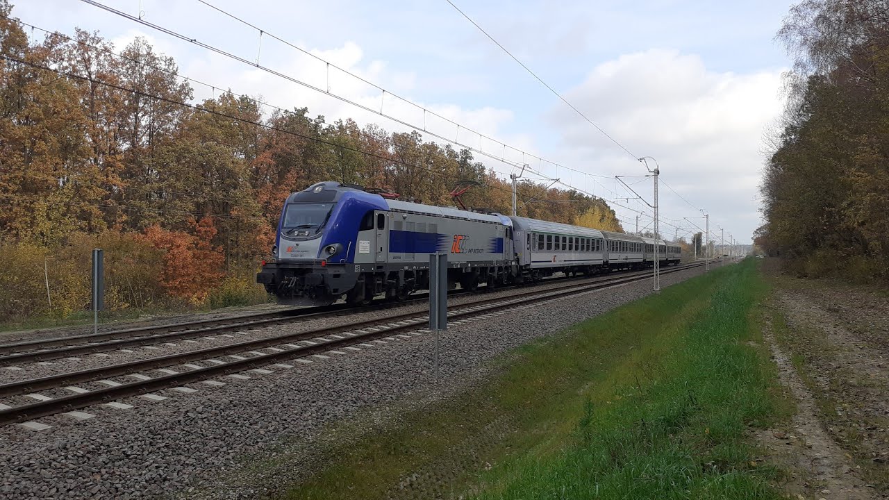 EU160-011 + TLK KOCHANOWSKI z Chełma do Bydgoszczy Gł., mija lubelski Las Stary Gaj 30.10.2020 ...