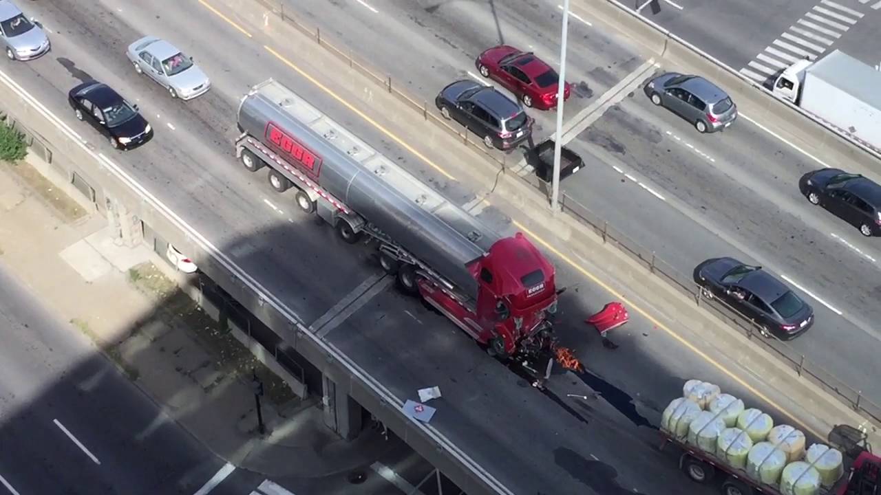 Explosion d'un camion citerne sur autoroute - YouTube
