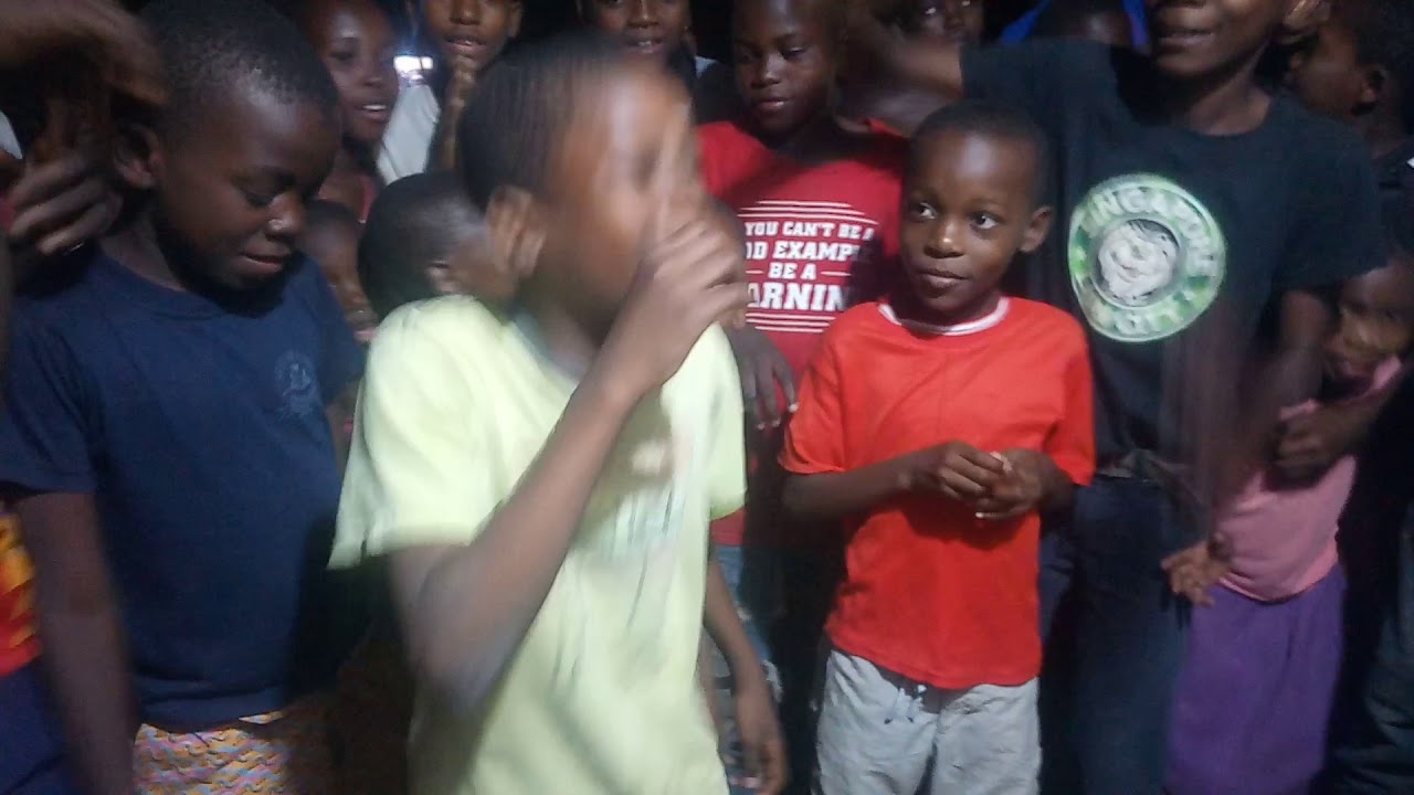 Huyu dogo kwa singel michano hakuna anaye muweza - YouTube