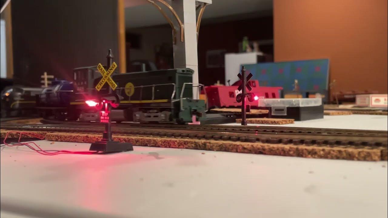 Ho scale EJ&E 445 and 305 having a race - YouTube