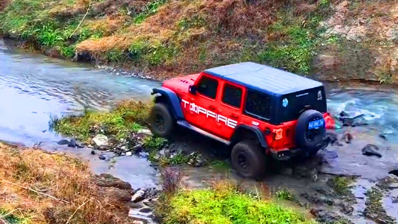 Jeep Wrangler Team vs Tank 300 Off-road Driving - YouTube