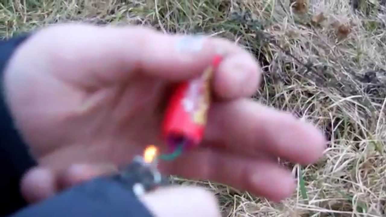 Petarda mini bomb Silvestr 2014 - YouTube