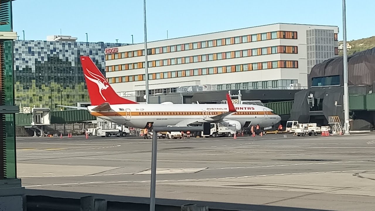 getting rare old Qantas retro livery #gate alpha #airport #plane ...